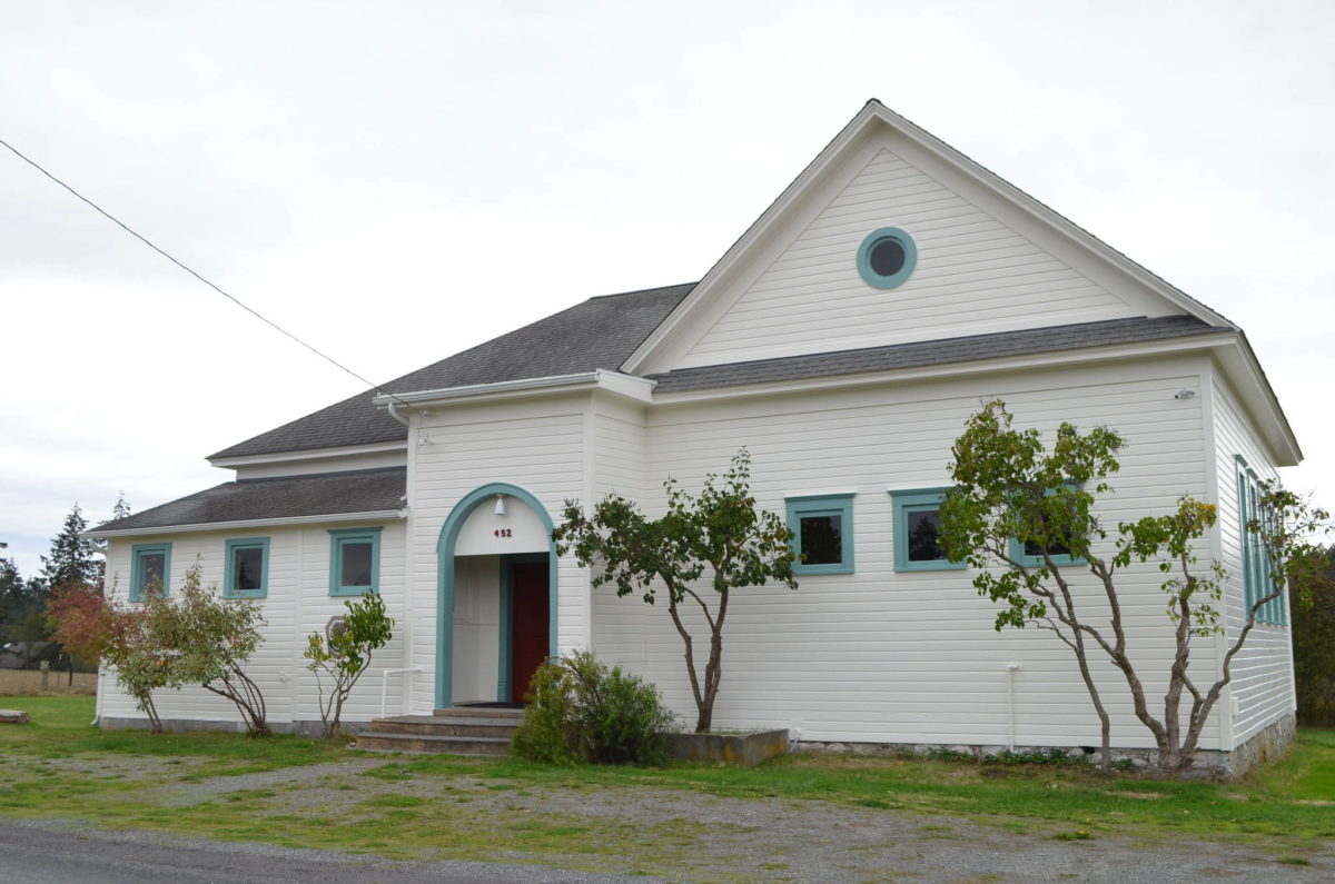 The grange gets a new paint job | Islands' Weekly